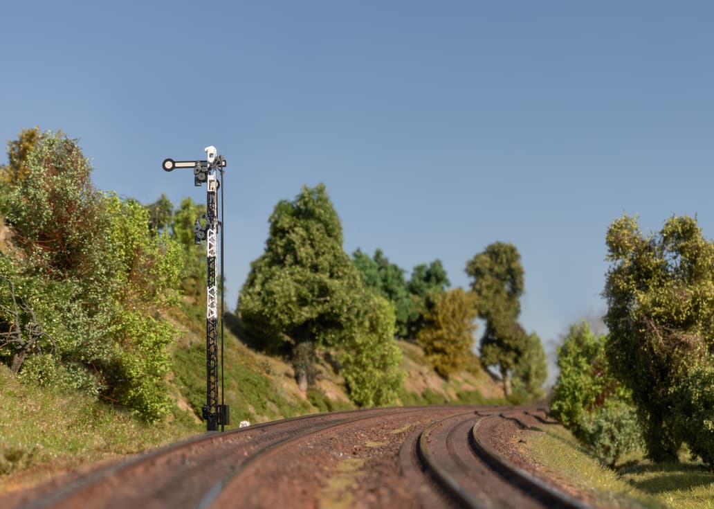 Märklin 70416 H0 Hauptsignal mit Gittermast (Hp 0 / Hp 1 / Hp 2) online ...