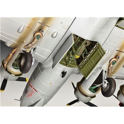 Revell 04283 - B-17G Flying Fortress online bestellen | MÜLLER