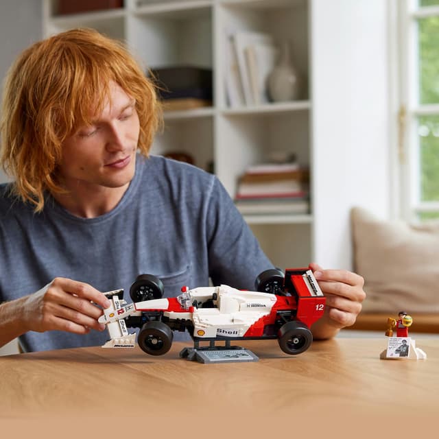 LEGO Icons 10330 McLaren MP4/4 & Ayrton Senna online bestellen | MÜLLER