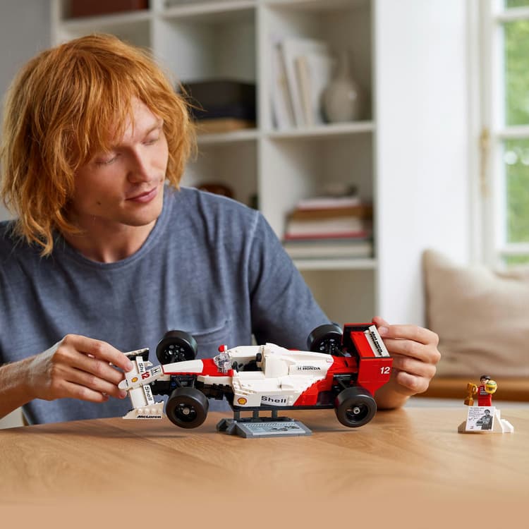LEGO Icons 10330 McLaren MP4/4 & Ayrton Senna online bestellen | MÜLLER