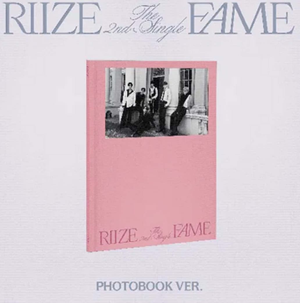 Fame (Photobook Version) online bestellen | MÜLLER